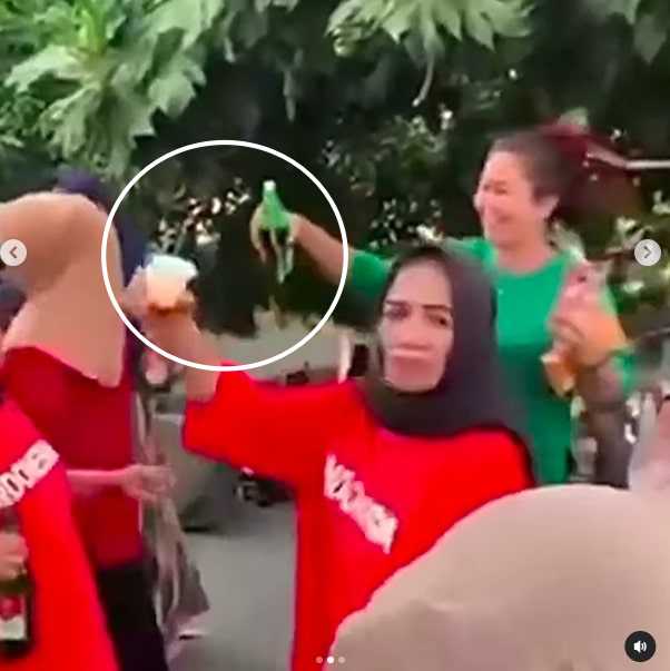 Viral Emak-emak Pesta Miras di Depan Anak-anak, Berujung Ditangkap Polisi